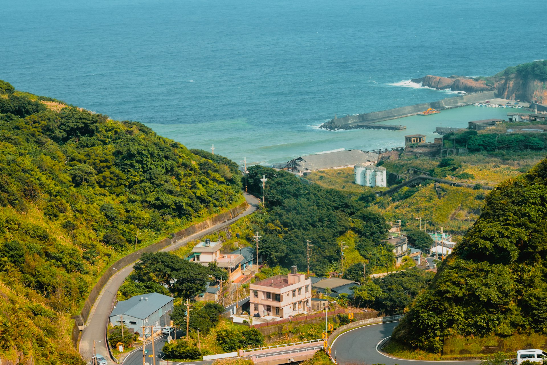 How to Measure the Coastal Currents of Taiwan with ADCP