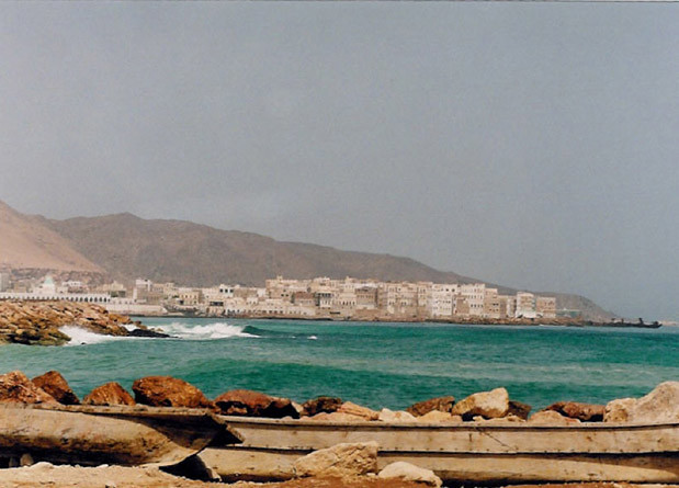 How can we measure the coastal currents of Al Mukalla?