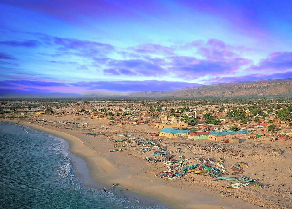 How do we measure Qandala coastal currents?