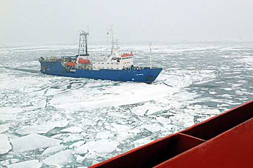 How do we determine Vaygach coastal currents?